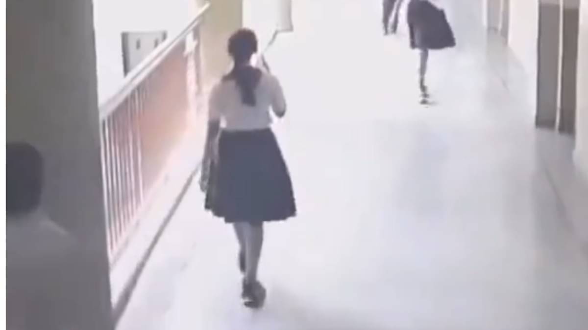 Class 10 Girl, Swirling Key Chain, Suddenly Jumps To Death From School ...
