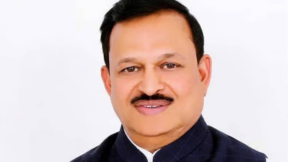 MP Ramesh Awasthi Receives Grand Welcome in Kanpur After Bengal Victory ...