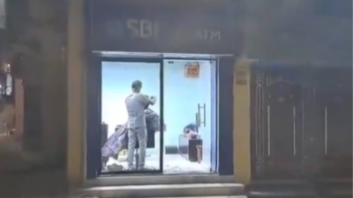 State Barbers Of India: SBI ATM In Patna Turned Into Salon, Internet ...
