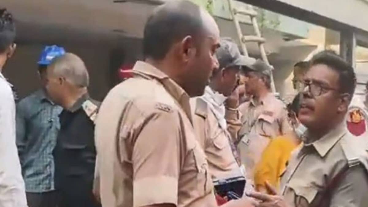 Fire Breaks Out in Delhi's New Friends Colony Due to AC Blast; Two ...