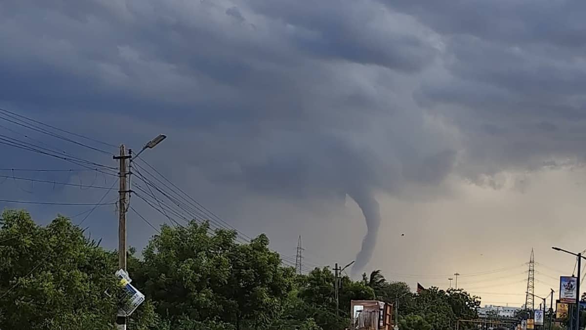 ‘Never Seen Before’ Tornado Striking Tamil Nadu Leaves Locals Stunned ...
