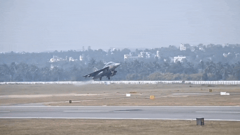 Aero India 2025: IAF Leave Audience Spellbound on Inaugural Day ...