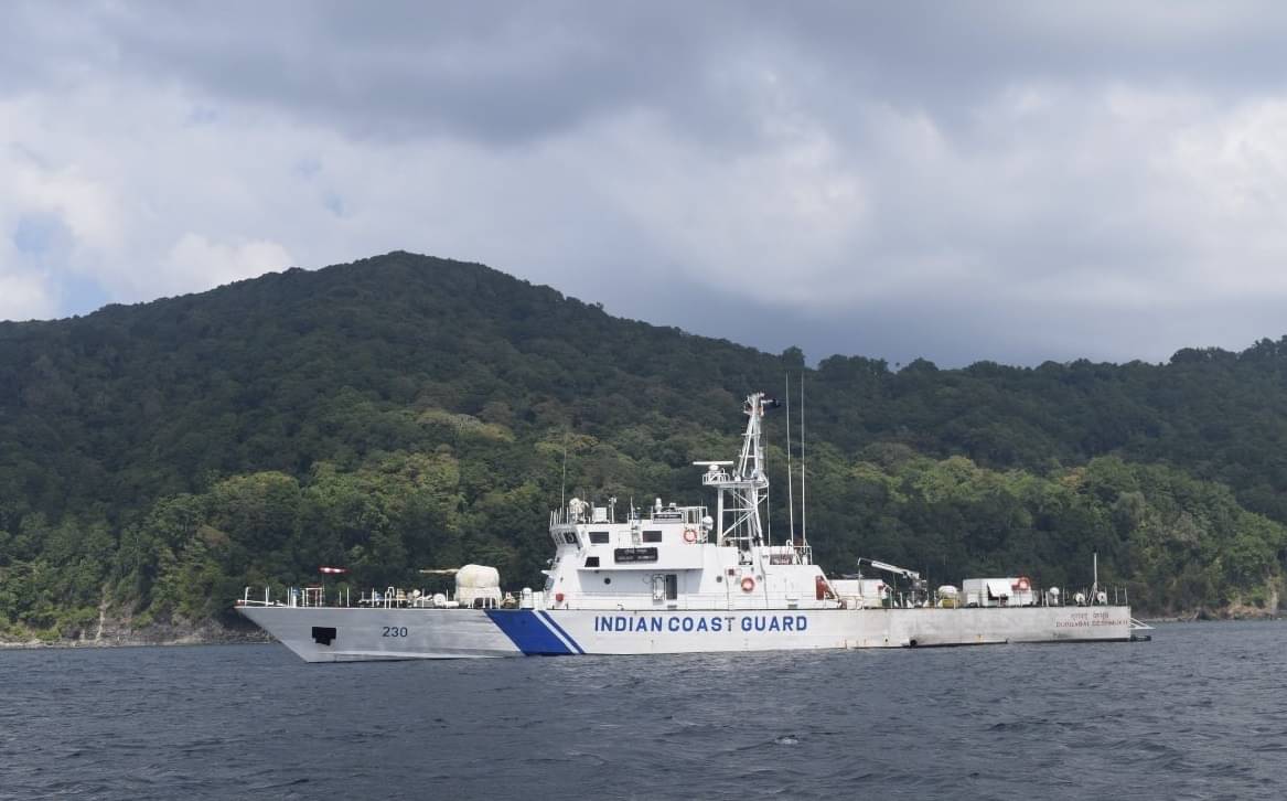 Indian Coast Guard Forces Pakistani Ship to Release Captured Fishermen ...