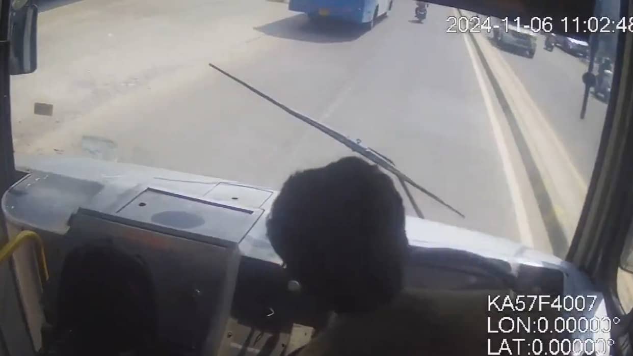 Disturbing Video: Bengaluru Bus Driver Suffers Heart Attack While ...