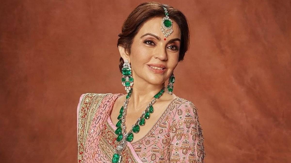 Nita Ambani Visits Shirdi Sai Baba Temple With Family, Flaunts Her ...