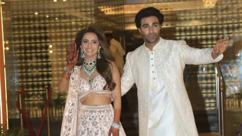 Aadar Jain-Alekha Advani's Mehendi Ceremony: Alia-Ranbir, Kareena ...