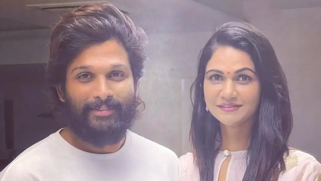 Viral: Allu Arjun's Wife Sneha Reddy Stands Strong By His Side During ...