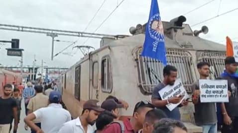 Amid Bharat Bandh, Protesters Stop Delhi-Bound Bihar Sampark Express in ...