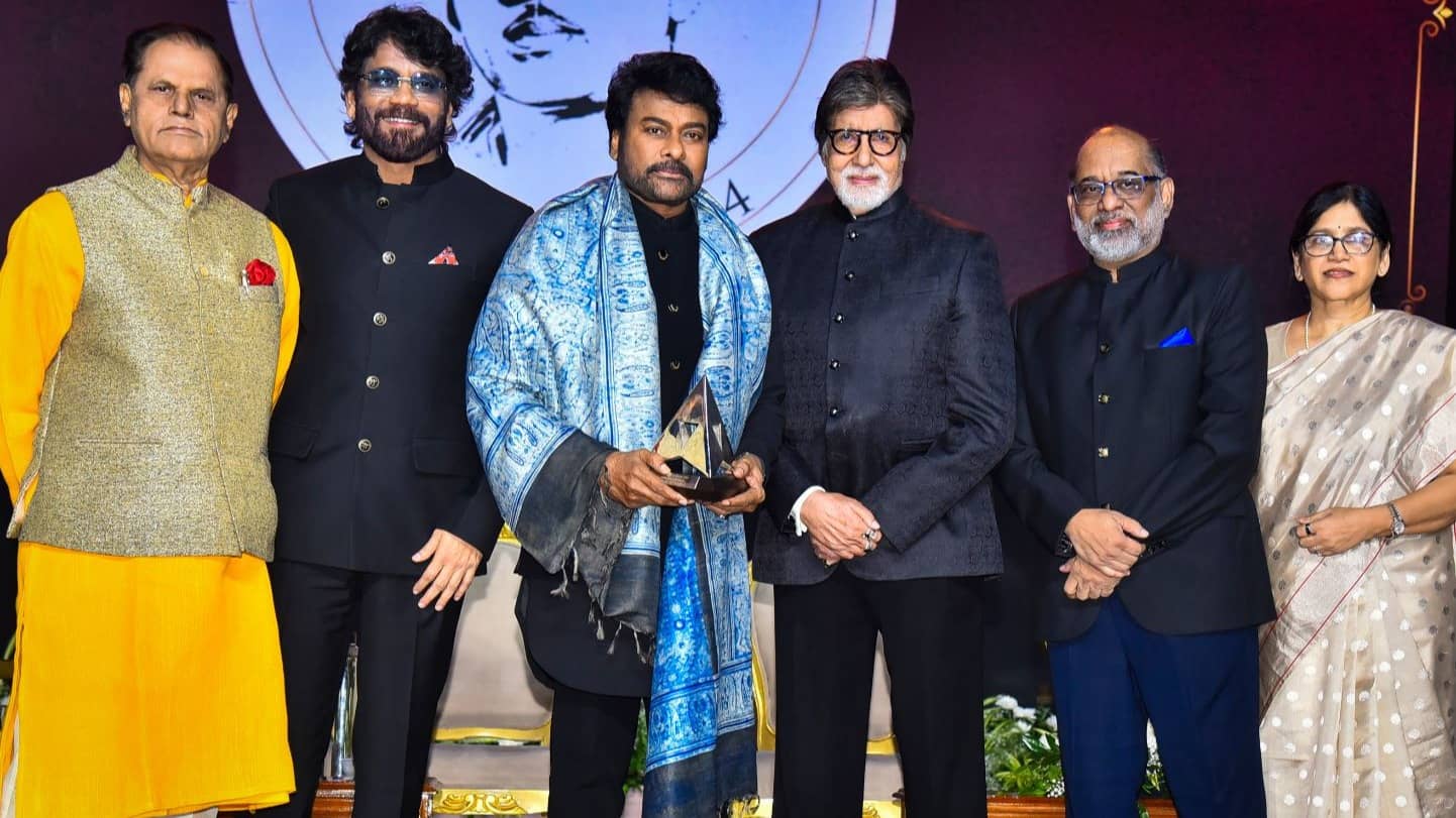 ANR National Awards 2024: Amitabh Bachchan Felicitates Chiranjeevi At ...