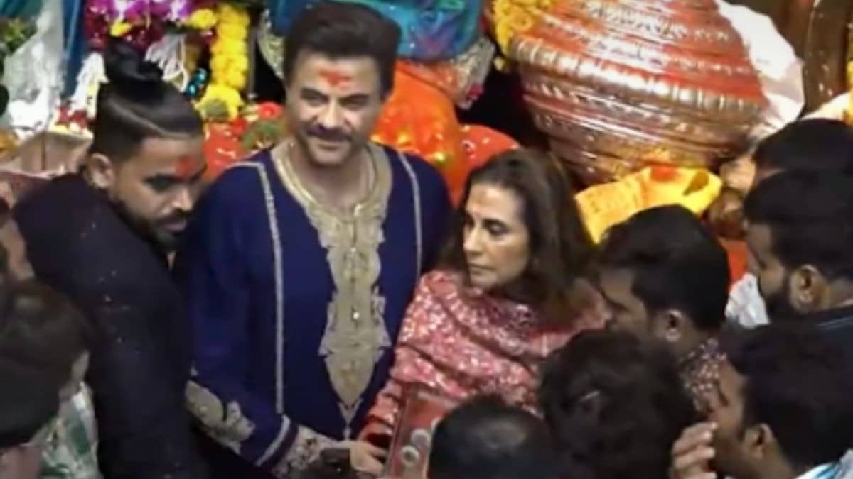 Ganesh Chaturthi 2025: Anil Kapoor, Wife Sunita Seek Blessings At Lalbaugcha Raja, Video Goes ...