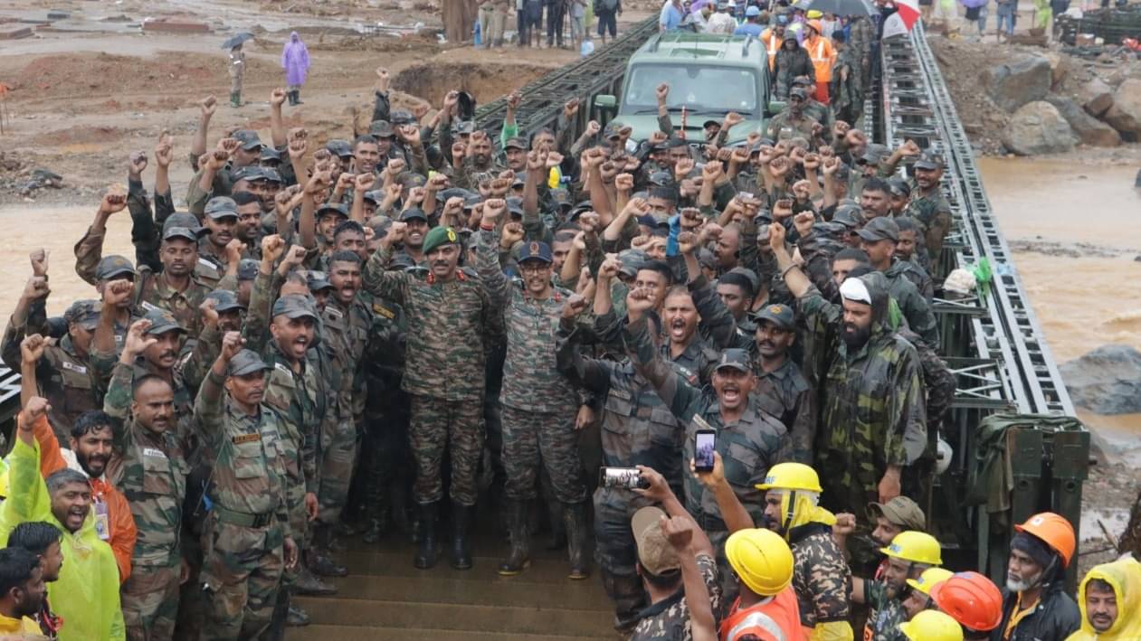 How Indian Army Built 190-ft-long Bailey Bridge for Wayanad Rescue Op ...