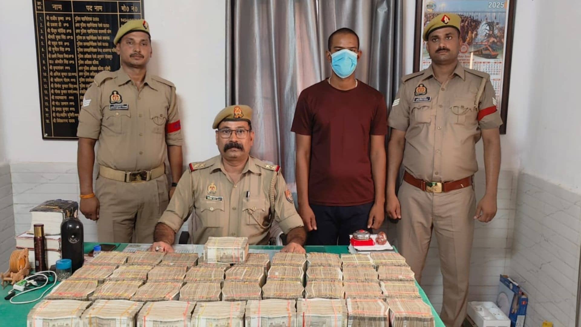 Ballia: सूटकेस में 1.80 करोड़ लेकर साबरमती एक्सप्रेस में सफर कर रहा था ...