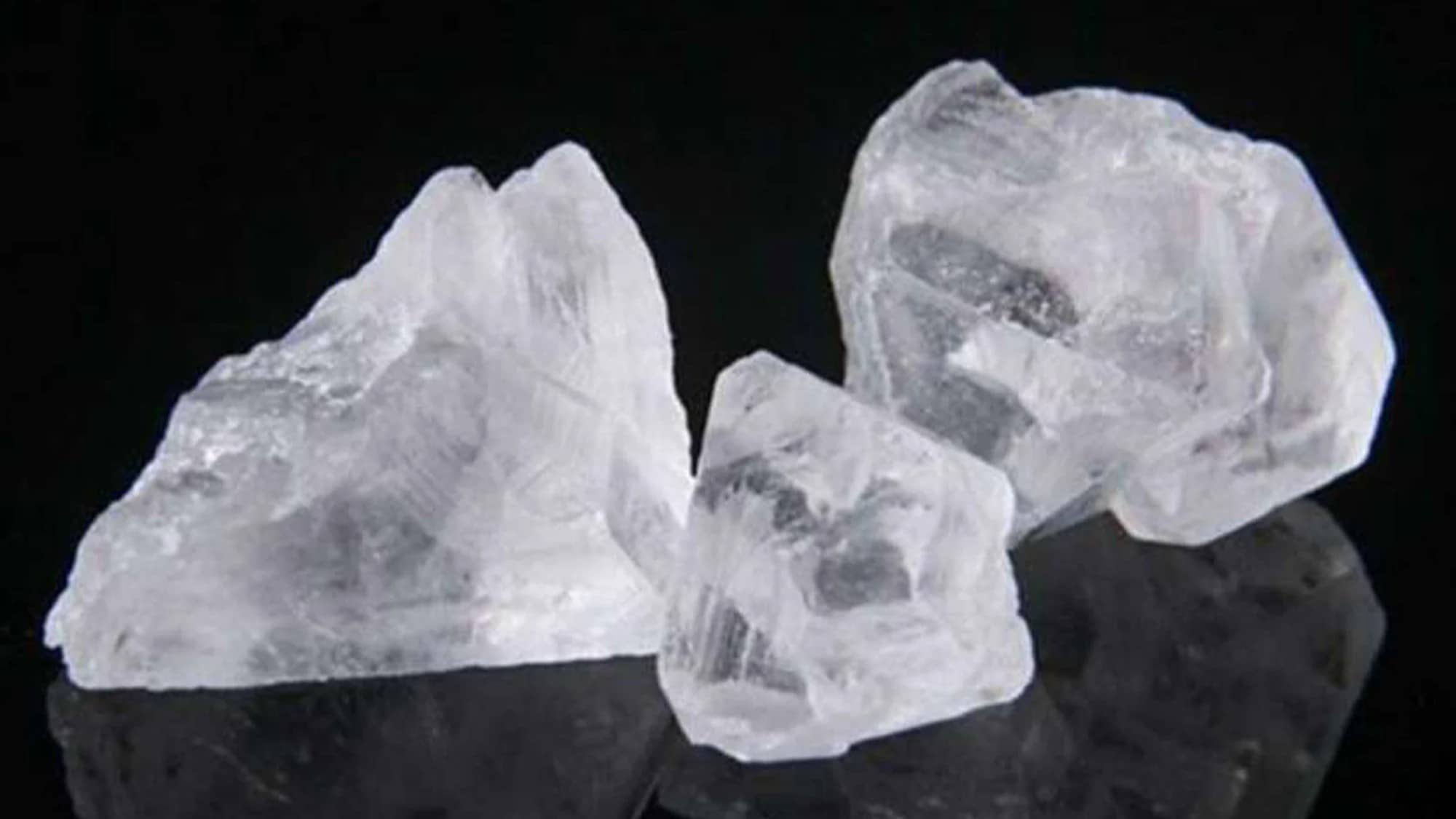 Did You Know About These Beauty Benefits Of Applying Phitkari ...