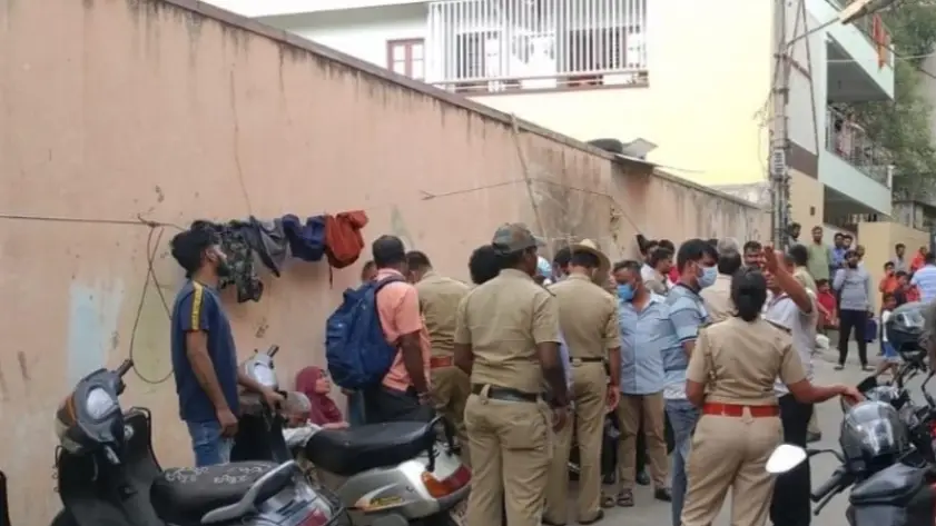 Telangana Tragedy: Man Dies, Blind Parents Unaware; Neighbours Enter ... Telangana Tragedy: Man Dies, Blind Parents Unaware; Neighbours Enter ...
