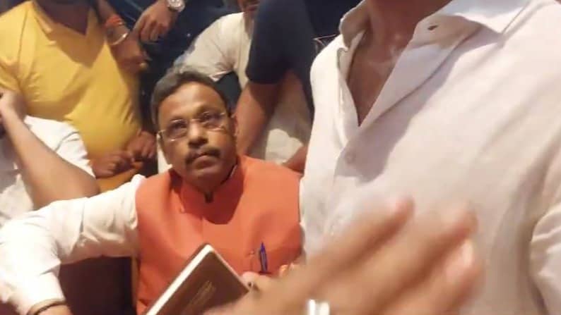 BJP Leader Vinod Tawde Gheraoed Amid 'Cash for Votes' Charge A Day ...