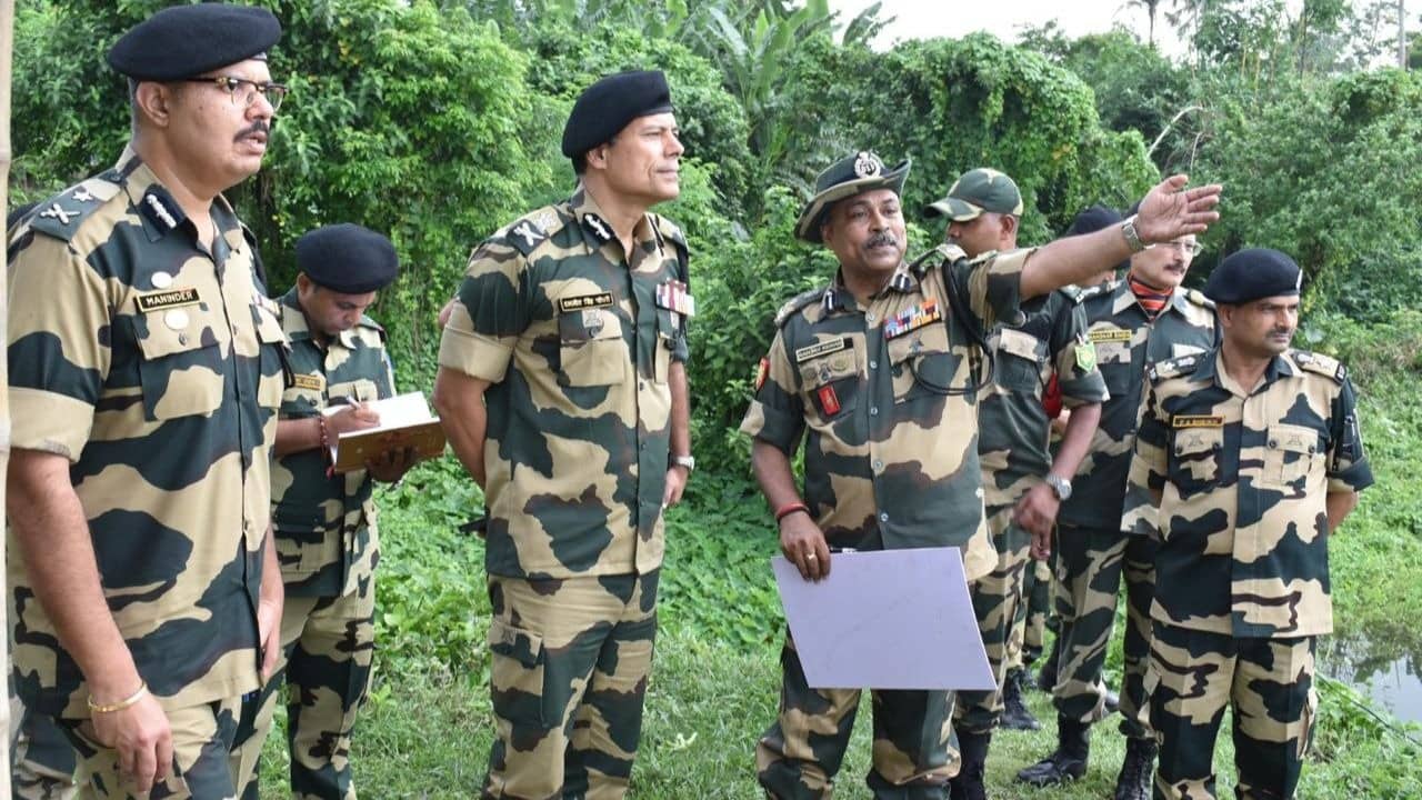 Bangladesh Turmoil: BSF DG Reviews Operational Preparedness Along ...