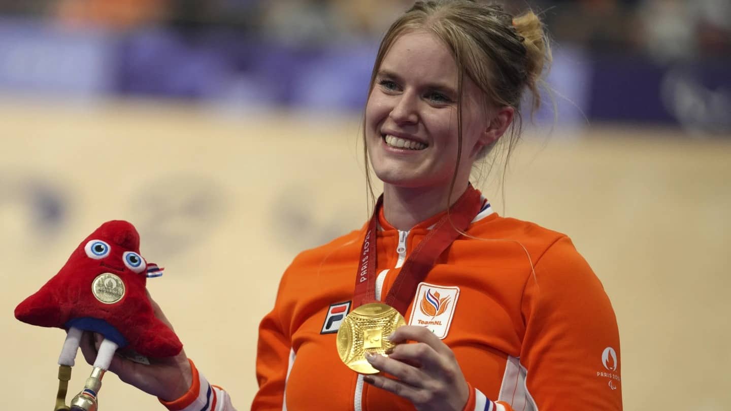 Track Cyclist Caroline Groot of the Netherlands Wins Paralympic Games ...