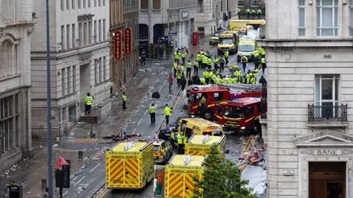 Chaos In Liverpool: Car Hits Several Pedestrians During FC's Trophy ...