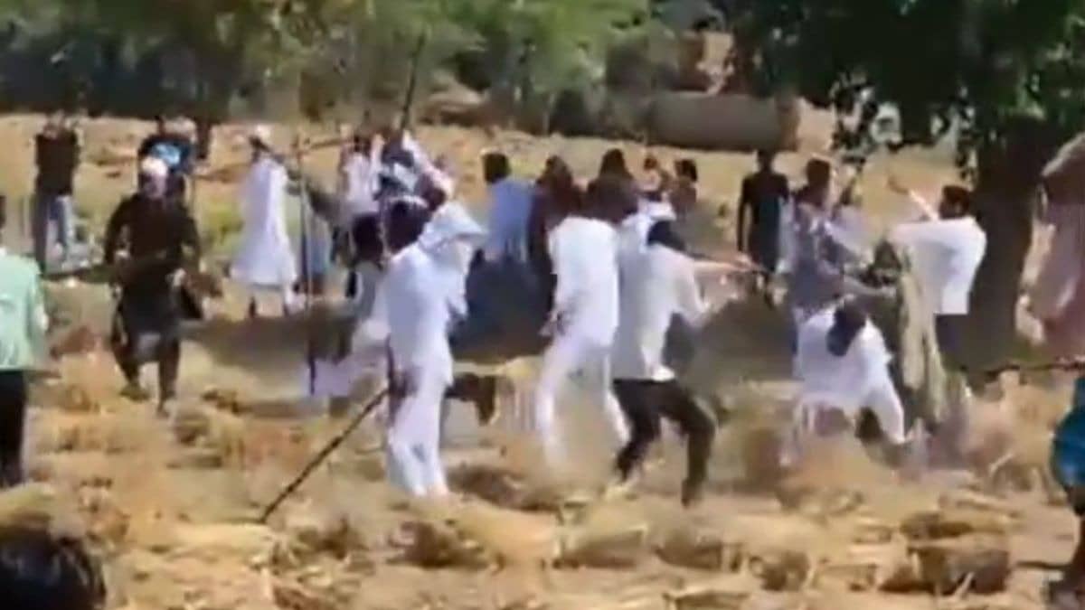 BIG BREAKING: मेरठ के बाद नूंह में नमाज के बाद भिड़े नमाजी, जमकर चले लाठी-डंडे, 12 घायल; Video ...