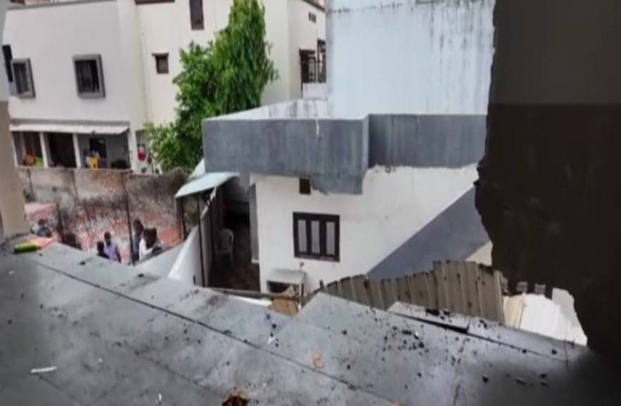Vadodara: Video Captures Private School's Wall Collapse as Students ...