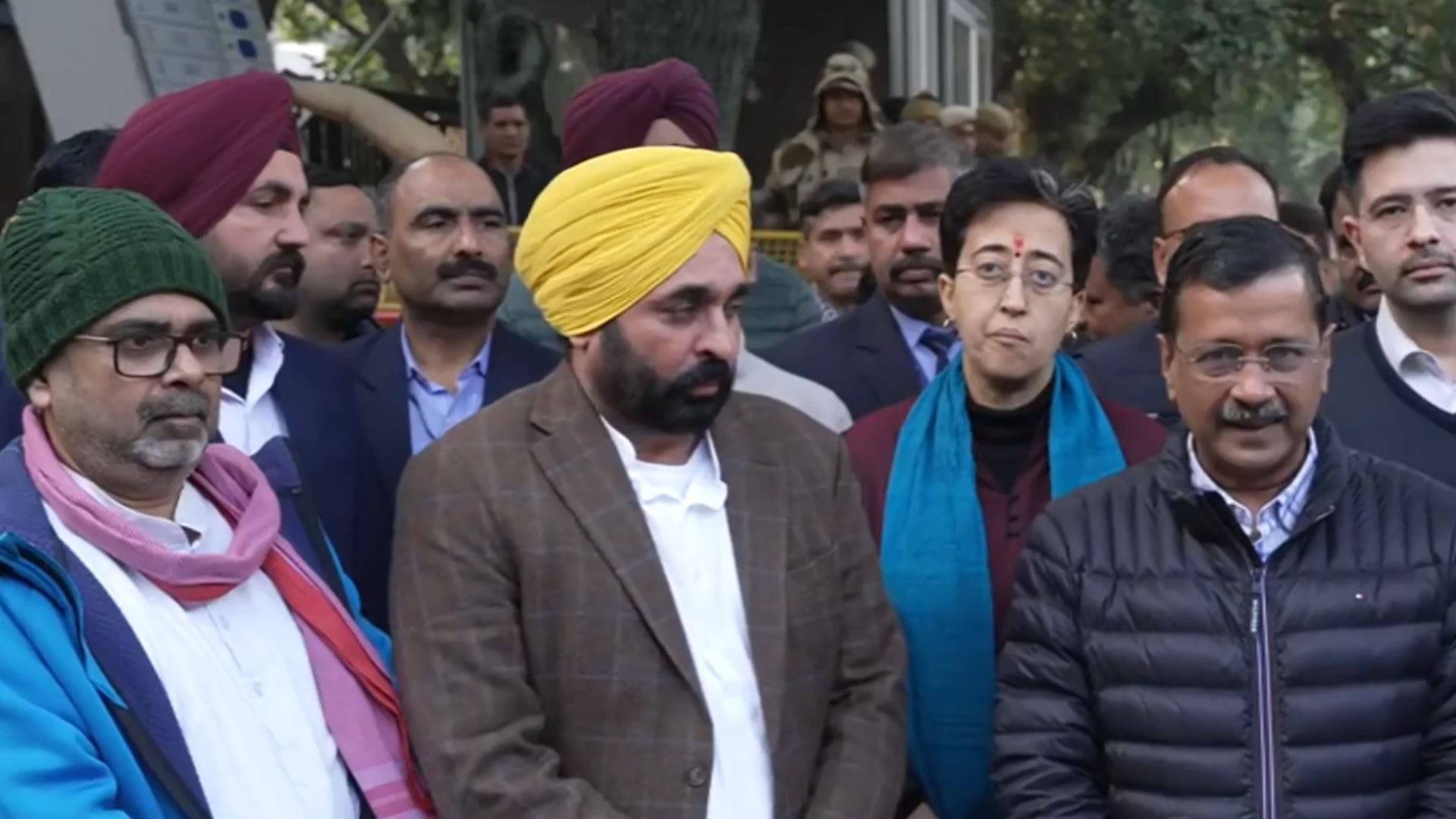 Delhi Election: AAP नेताओं ने चुनाव आयोग से की मुलाकात, BJP पर लगाया आचार संहिता का उल्लंघन का ...