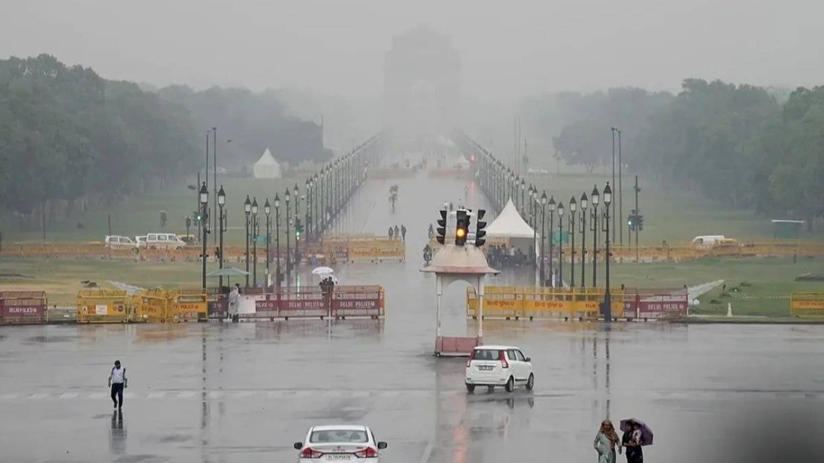 Heavy Rain Lashes Delhi-NCR, IMD Predicts More Showers Till August 17 | Republic World