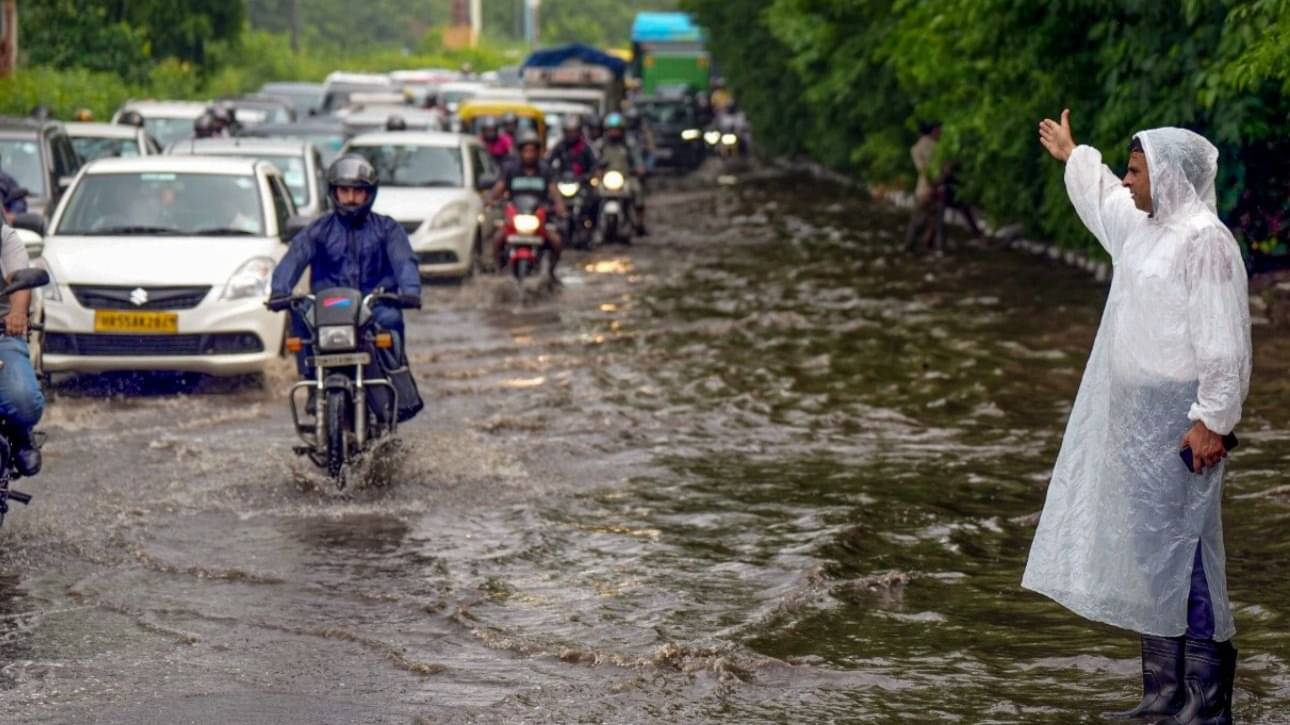 Rain Causes Major Traffic Chaos Across Delhi, Noida and Gurugram | Republic World