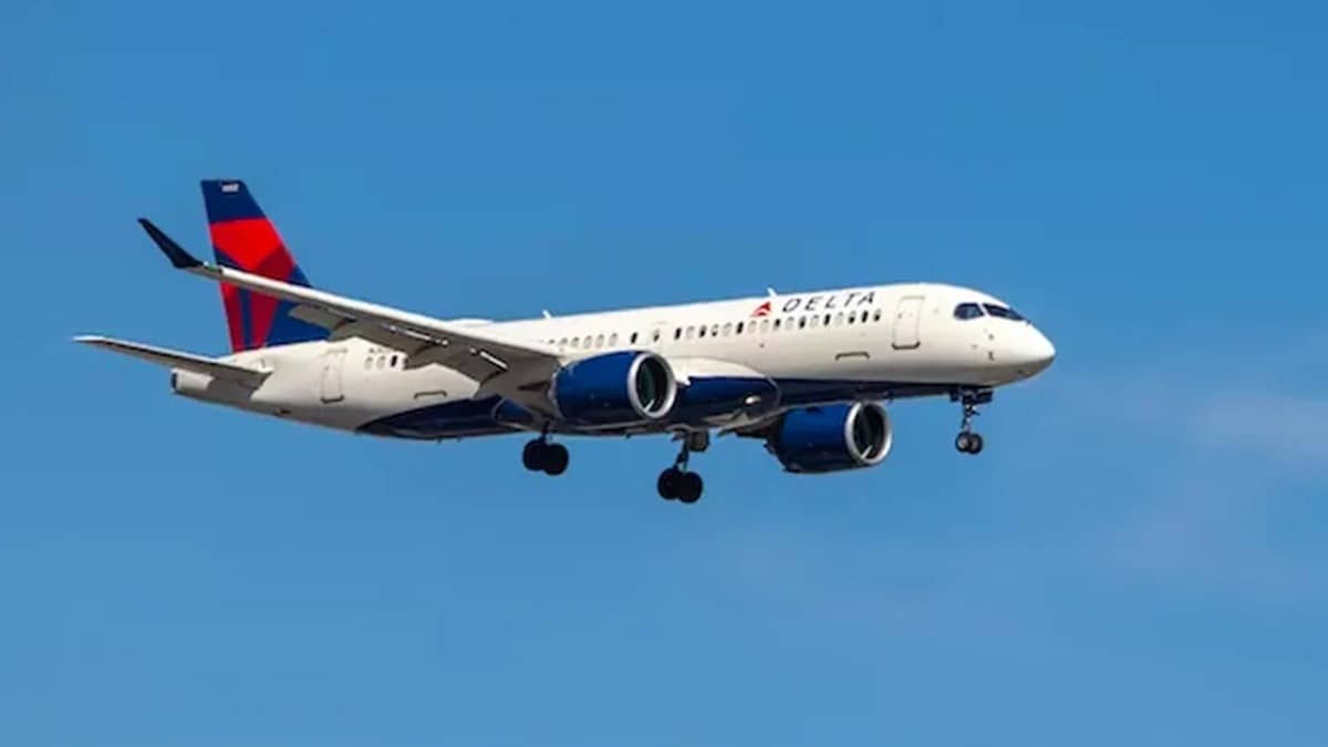 SHOCKING: Delta Boeing 737's Wing Flap Breaks Off Mid-Air Before ...