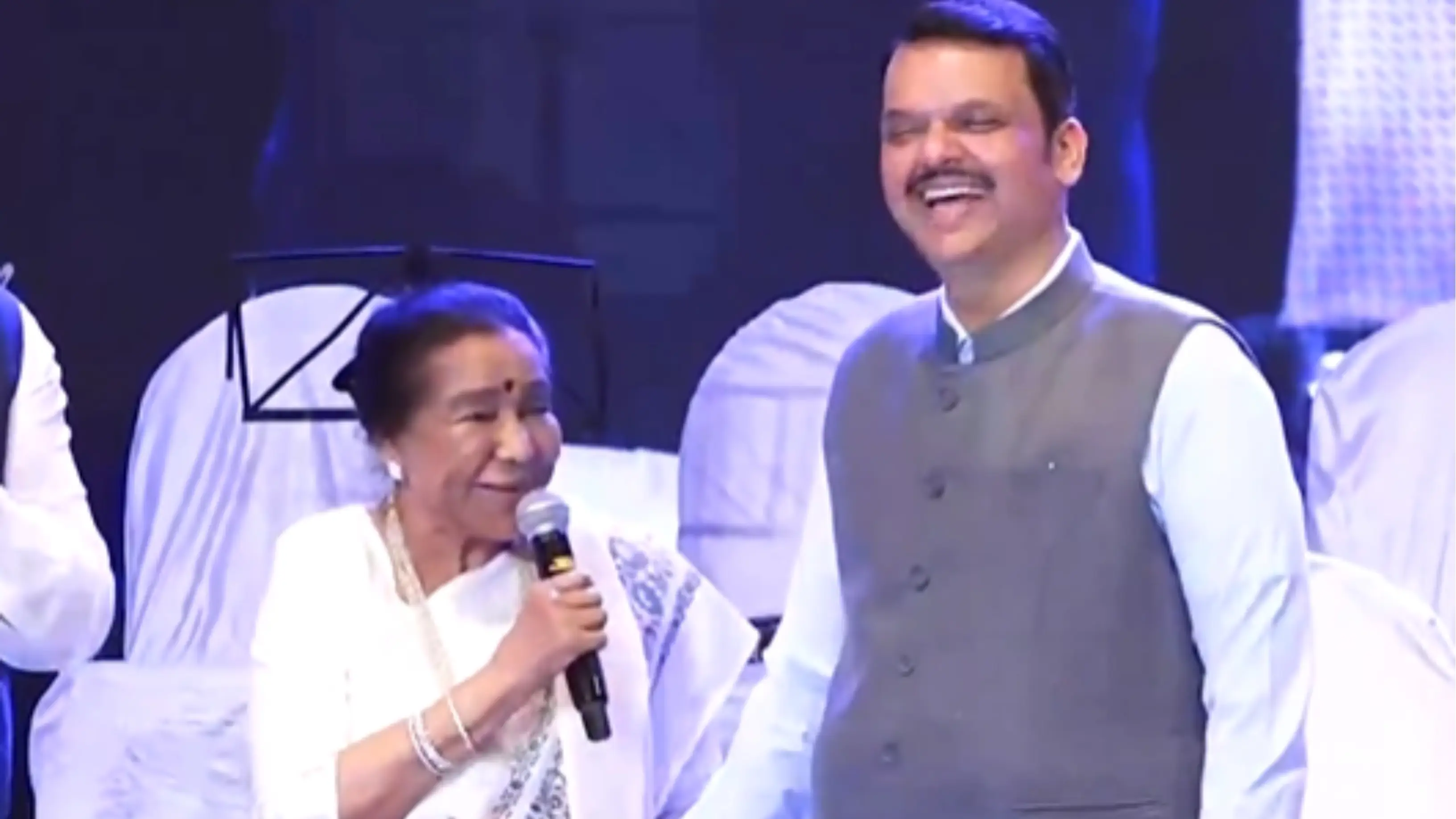 Devendra Fadnavis Joins Asha Bhosle, Sings Timeless Classic 'Abhi Na Jao...' At Maharashtra ...