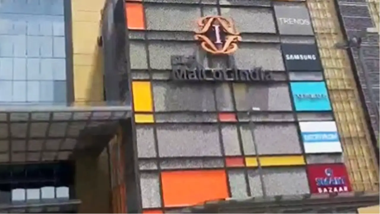 BIG BREAKING: नोएडा के DLF मॉल में बम की खबर से मचा हड़कंप, ईमेल के जरिए उड़ाने की धमकी ...