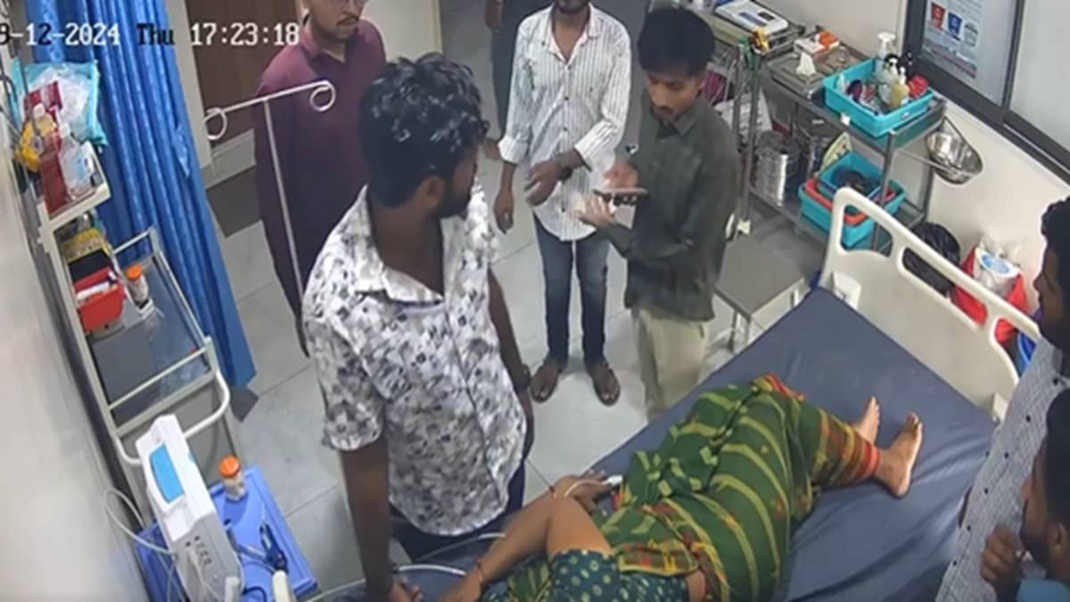 VIDEO: Doctor Assaulted at Bhavnagar Hospital For Asking Visitors to ...