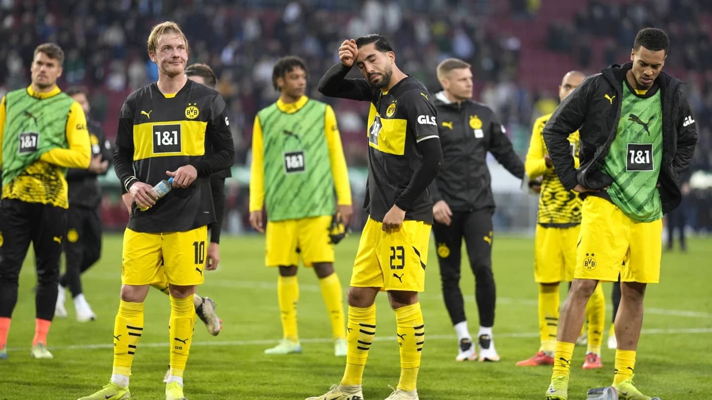 Dortmund holds on with 10 men for 1st away win in Bundesliga | Republic ...