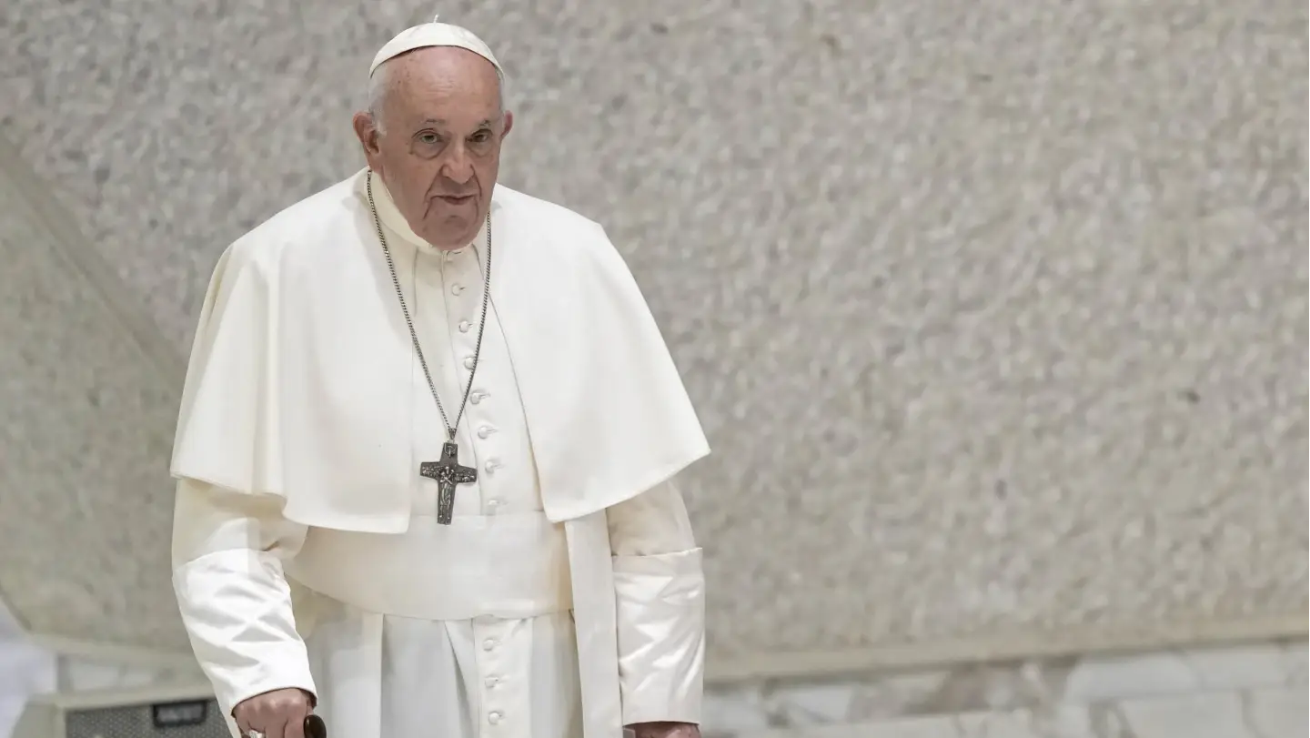 Pope Francis Battles Double Pneumonia After Polymicrobial Infection ...