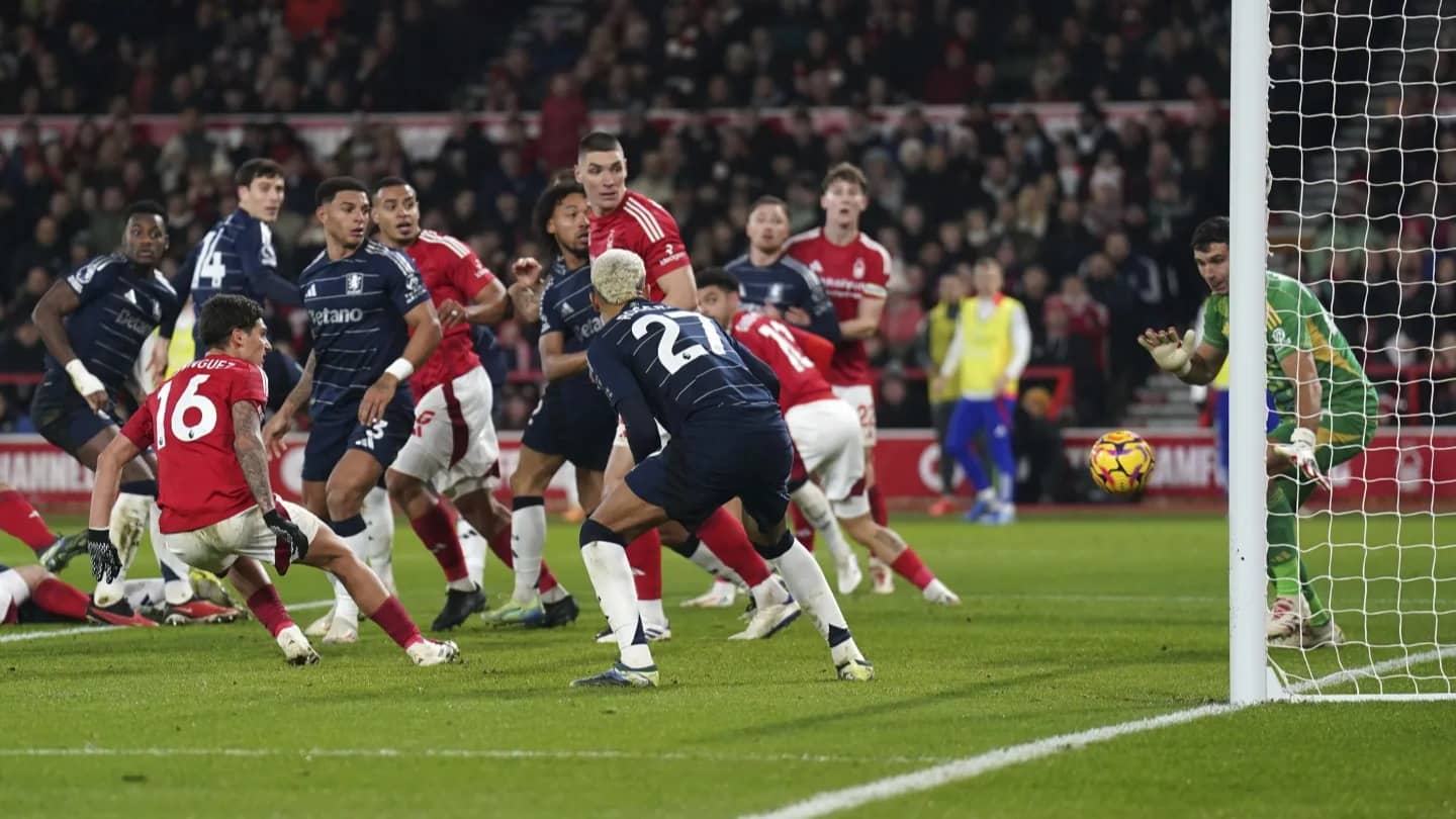 'Like A Magician': Emi Martinez Makes UNBELIEVABLE Save For Aston Villa ...