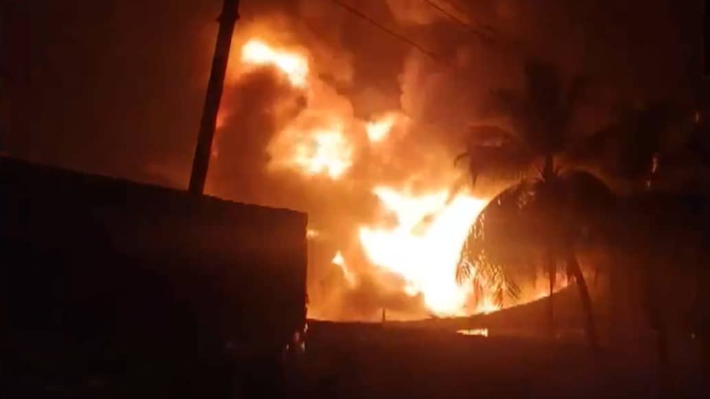 Fire Breaks Out At Plastic Factory In Gujarat's Valsad | Republic World