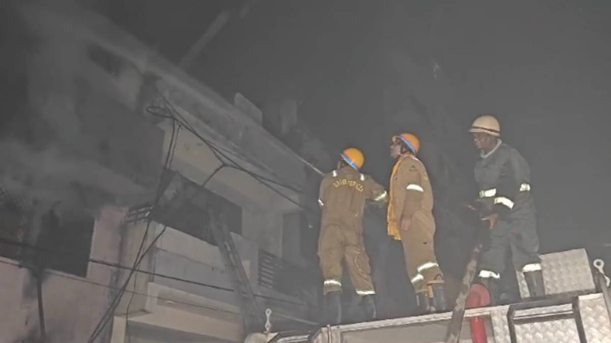 Fire Rages Through Five-Storey Building In Kanpur's Gandhinagar Area ...