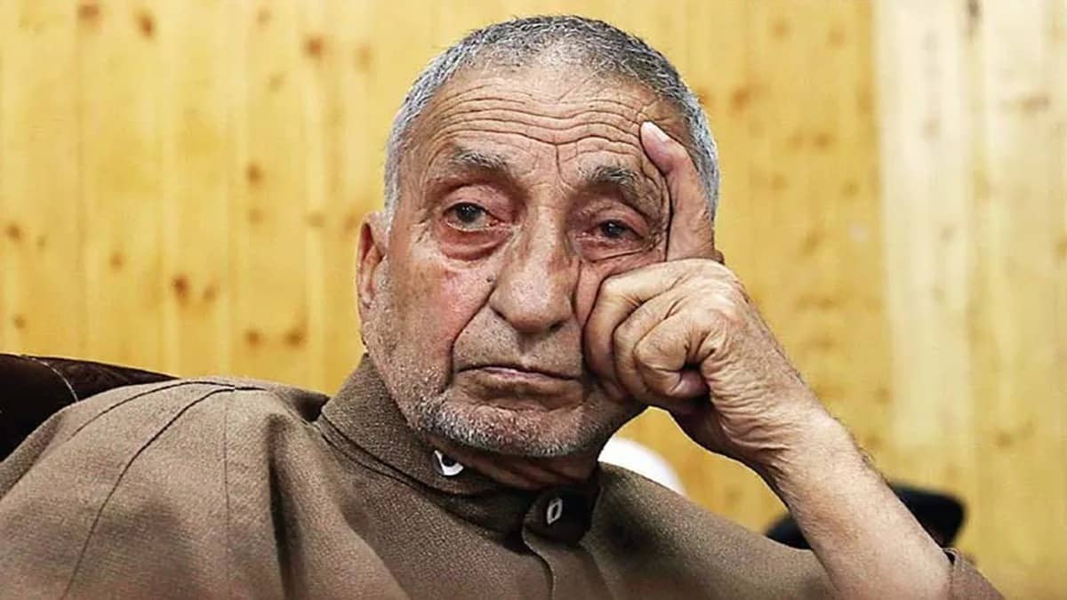 Former Hurriyat Leader Professor Abdul Gani Bhat Dies In Kashmir | Republic World