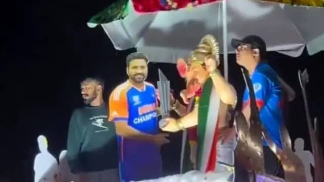 Viral Video Shows Rohit Sharma Sharing T20 World Cup Trophy with ...