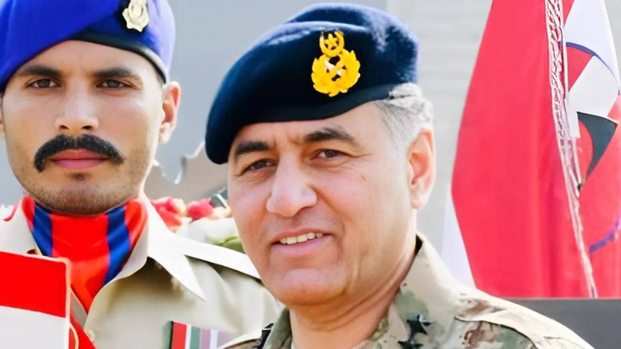 First Time Ever: Pakistan's Former ISI Chief To Face Court Martial - Know The Imran Khan ...