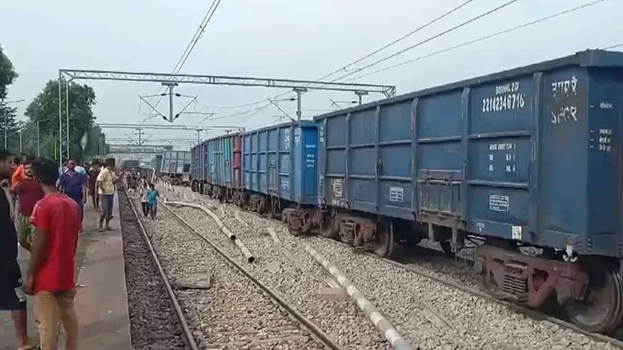 Few Coaches of Goods Train Detach in UP's Gonda after Cattle Hit Engine ...