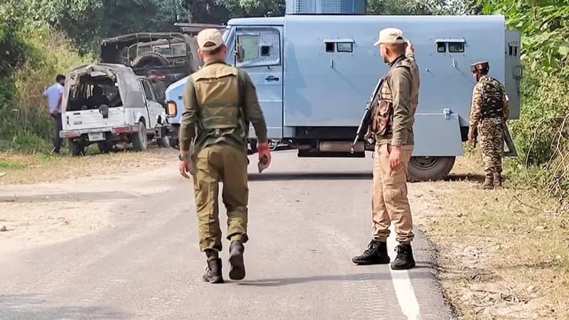 Encounter Breaks Out in J&K's Srinagar, 2-3 Terrorists Likely Trapped ...