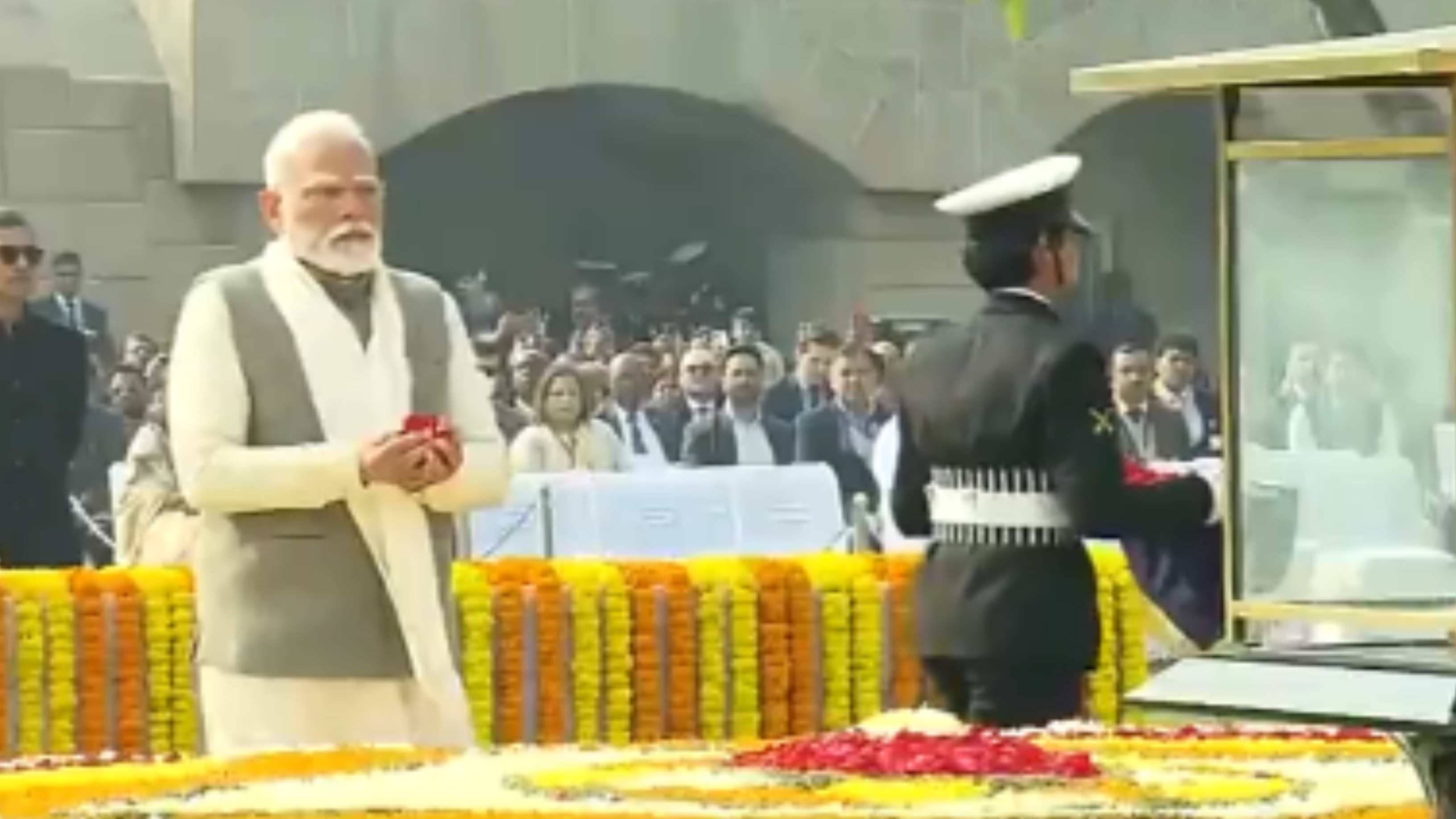 'His Ideals Motivate Us...': PM Modi Pays Tribute to Mahatma Gandhi on ...