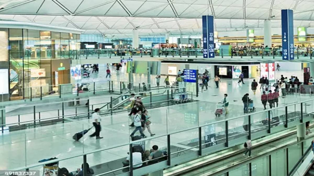 Microsoft Outage Grounds Hong Kong Airport, Passengers Face Manual ...