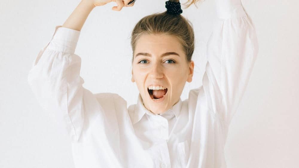 How To Cut Your Own Hair Straight At Home In Just Few Easy Steps ...