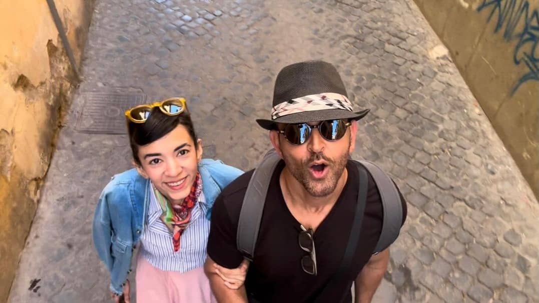 Hrithik Roshan Shares Adorable Photo With Girlfriend Saba Azad On ...