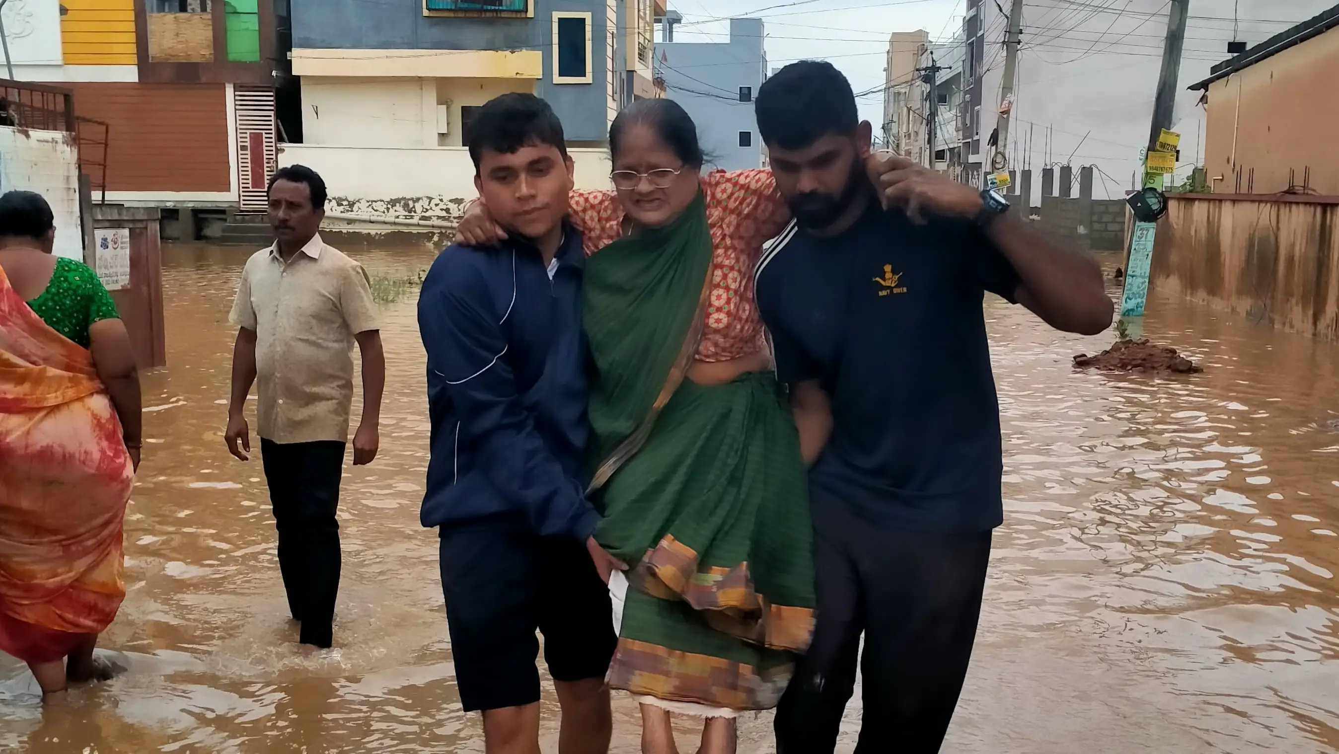 More Than 180 People Rescued in Naval Flood Operations In Andhra Pradesh | Republic World