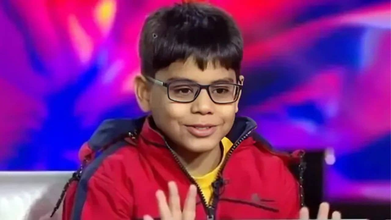 Netizens Claim KBC Kid Ishit Bhatt Has Six Pocket Syndrome, We Asked A ...