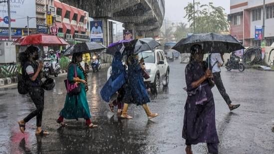Heavy Rains Continue In Kerala Orange Alert In 8 Districts Red Alert