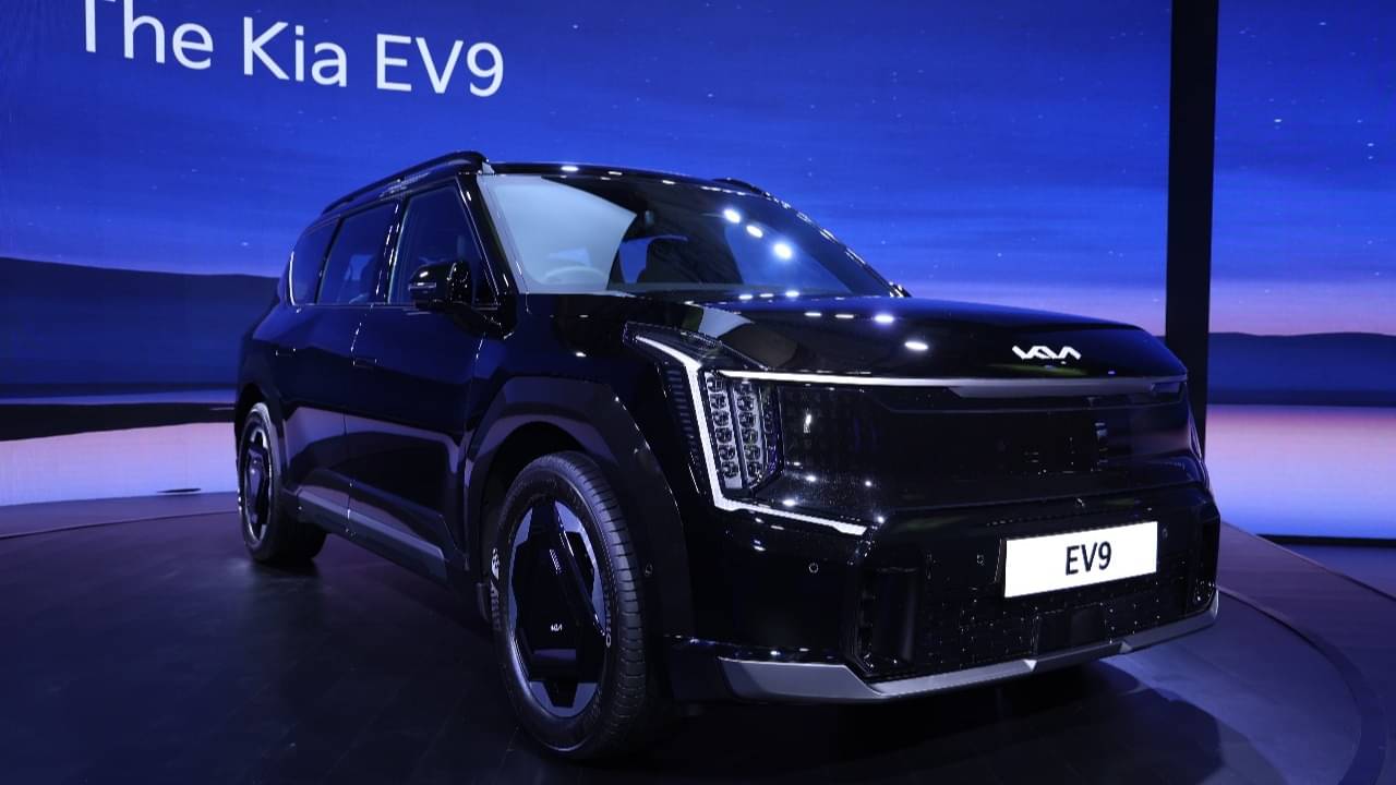 Kia EV9 launched: Kia EV9 launched at Rs 1.3 crore in India, offers a range of 561 km | Republic ...