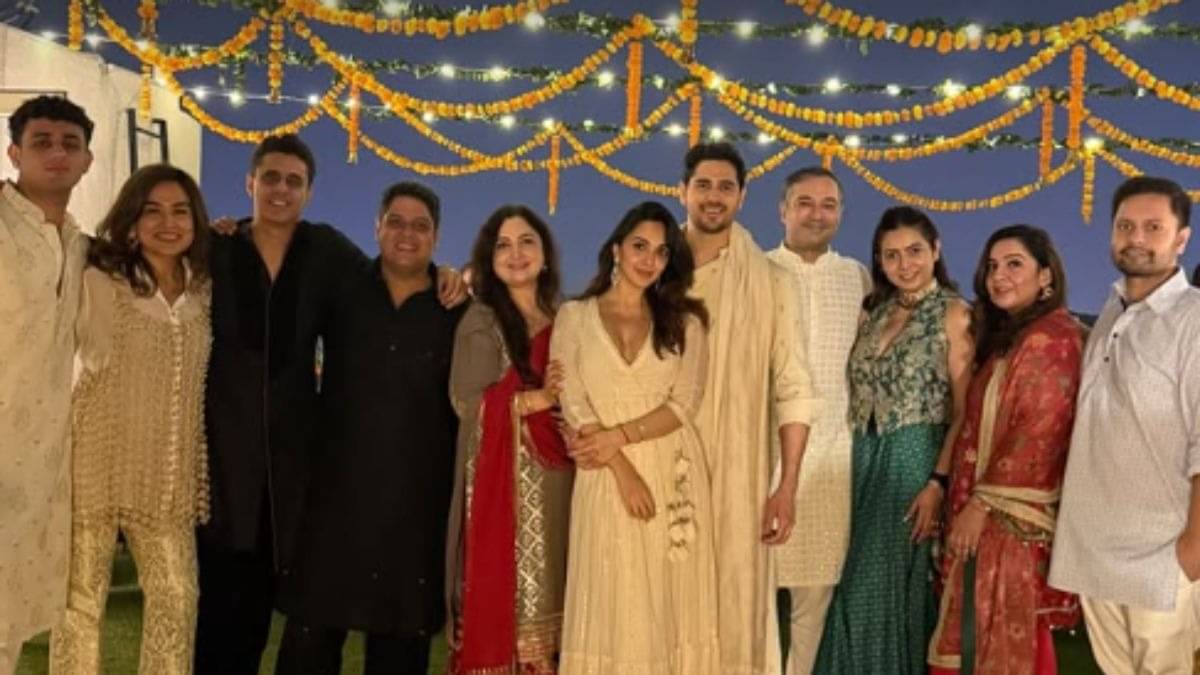 Kiara Advani-Sidharth Malhotra Twin In Ivory In Inside Photos From ...